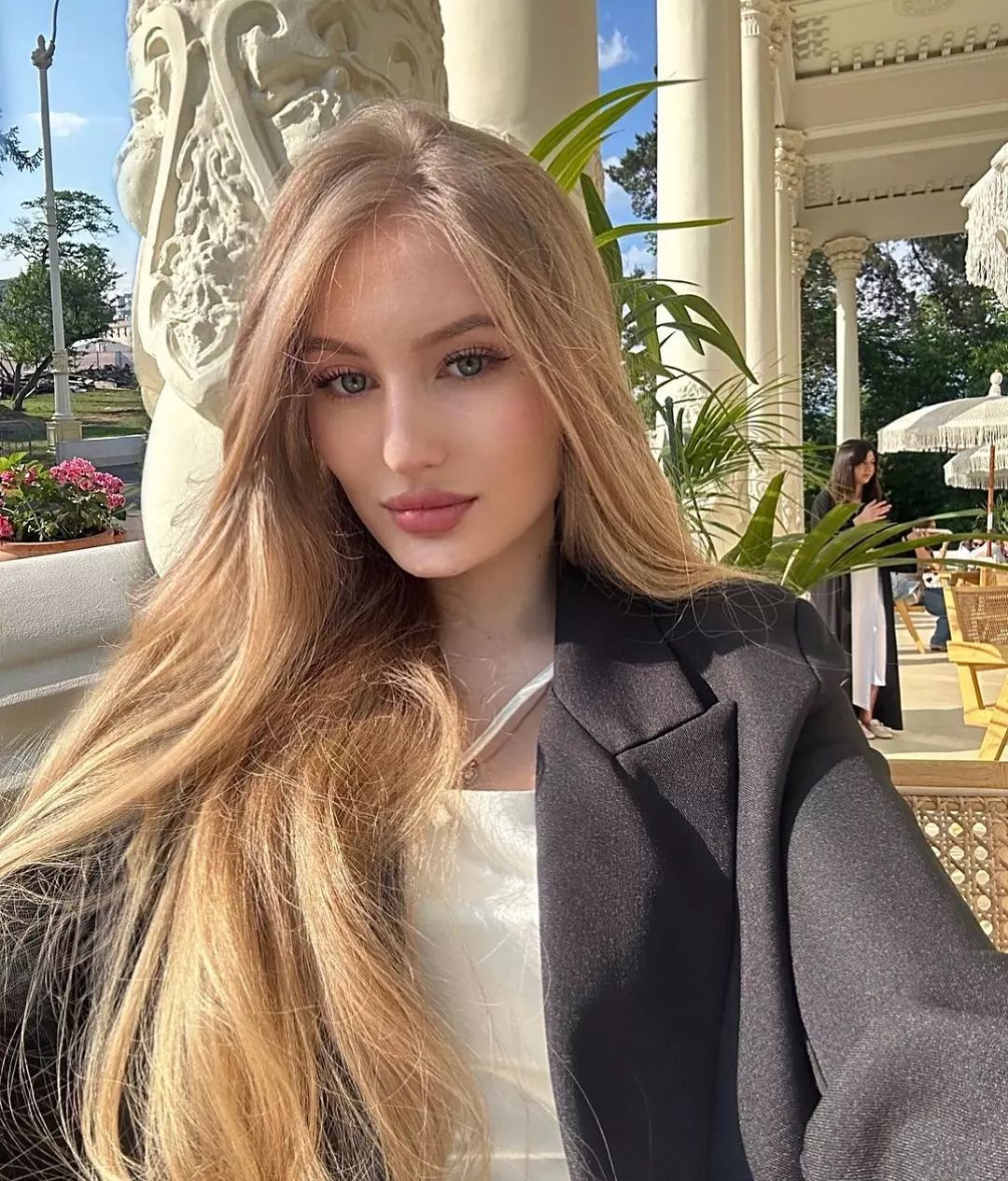 Alicia Avil – Alicia Avil A life